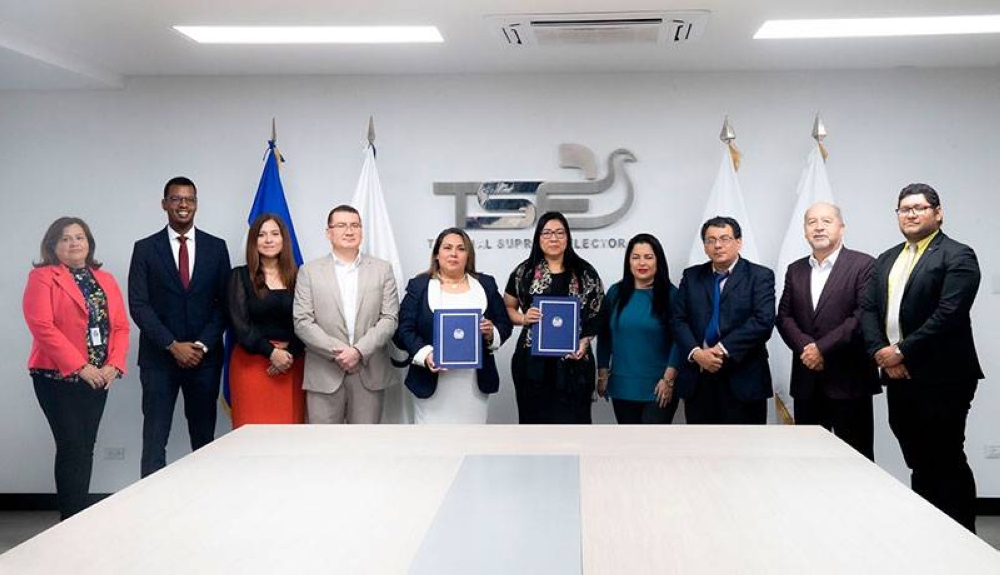 TSE firma convenio de cooperación interinstitucional con la UTE