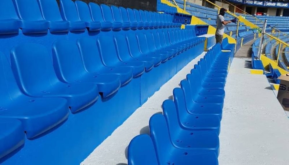 EDESSA instala nuevas butacas para el sector platea del estadio Cuscatlán