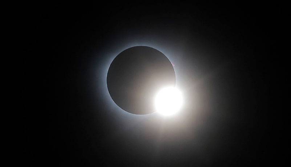Eclipse total de Sol en EEUU, un viaje de cuatro minutos de la oscuridad a la luz