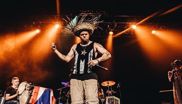 Residente se lleva a su hijo a los conciertos y esto es lo que hace al ...