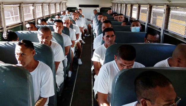 Trasladan 624 reos a Apanteos de penitenciaria de occidente