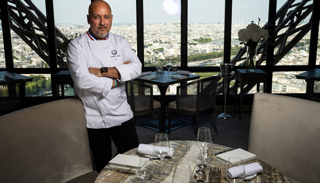Desde lo alto de la Torre Eiffel, el chef Anton no quiere oír hablar ...