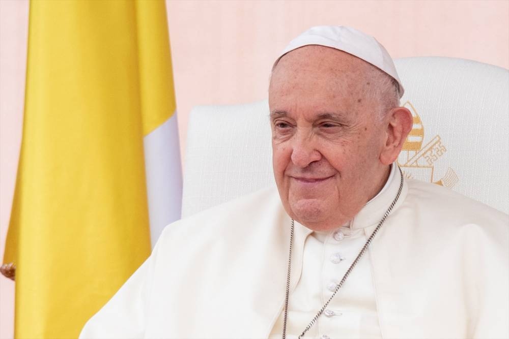 El papa cumple 12 de años de pontificado en hospital y con el futuro de Iglesia en el aire